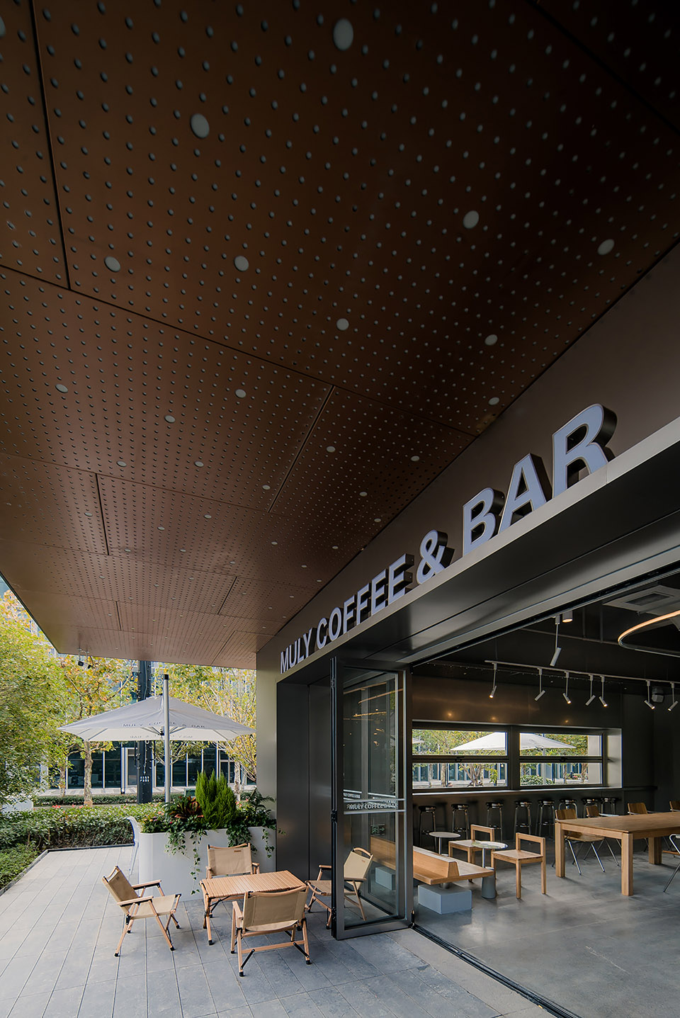 MULY Coffee Brand Store, Shanghai, China by QIHE DesignWorks - 谷德设计网