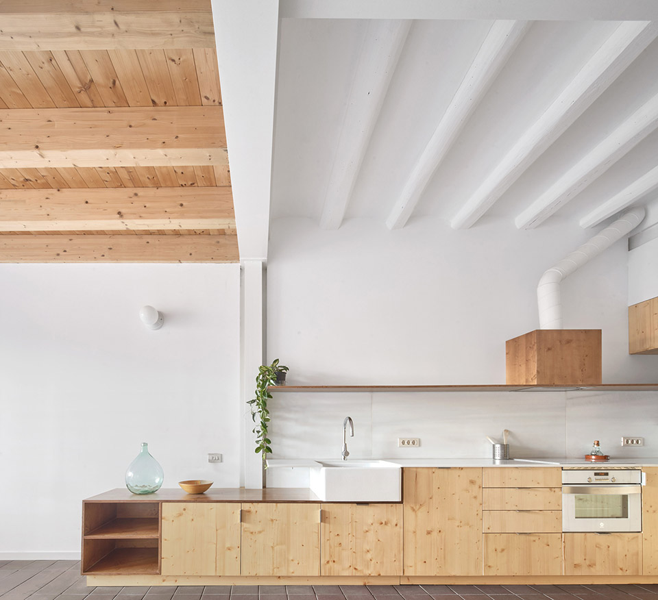 82SAN Renovation and expansion of a row house in the center of Terrassa ...