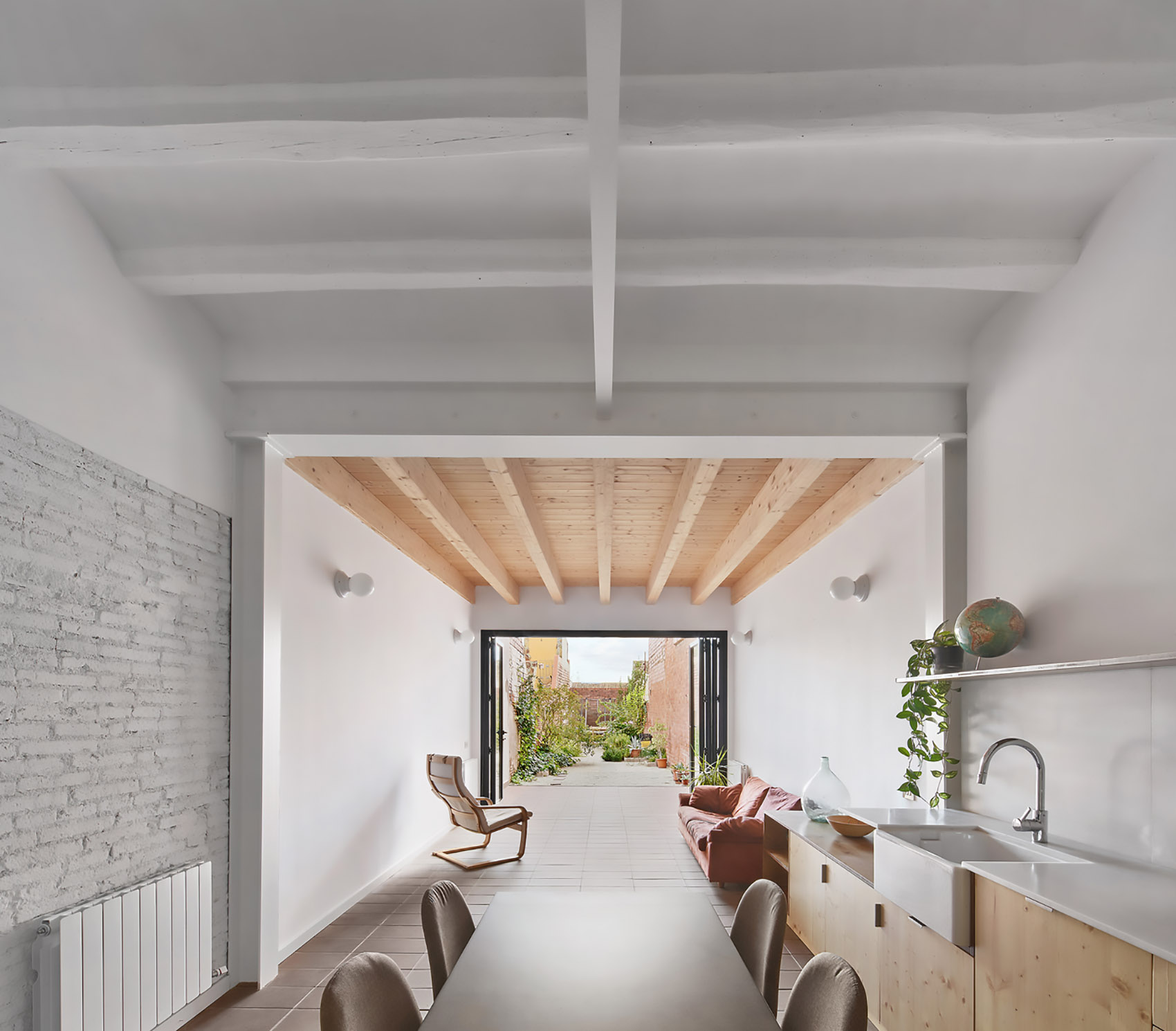 82SAN Renovation and expansion of a row house in the center of Terrassa ...