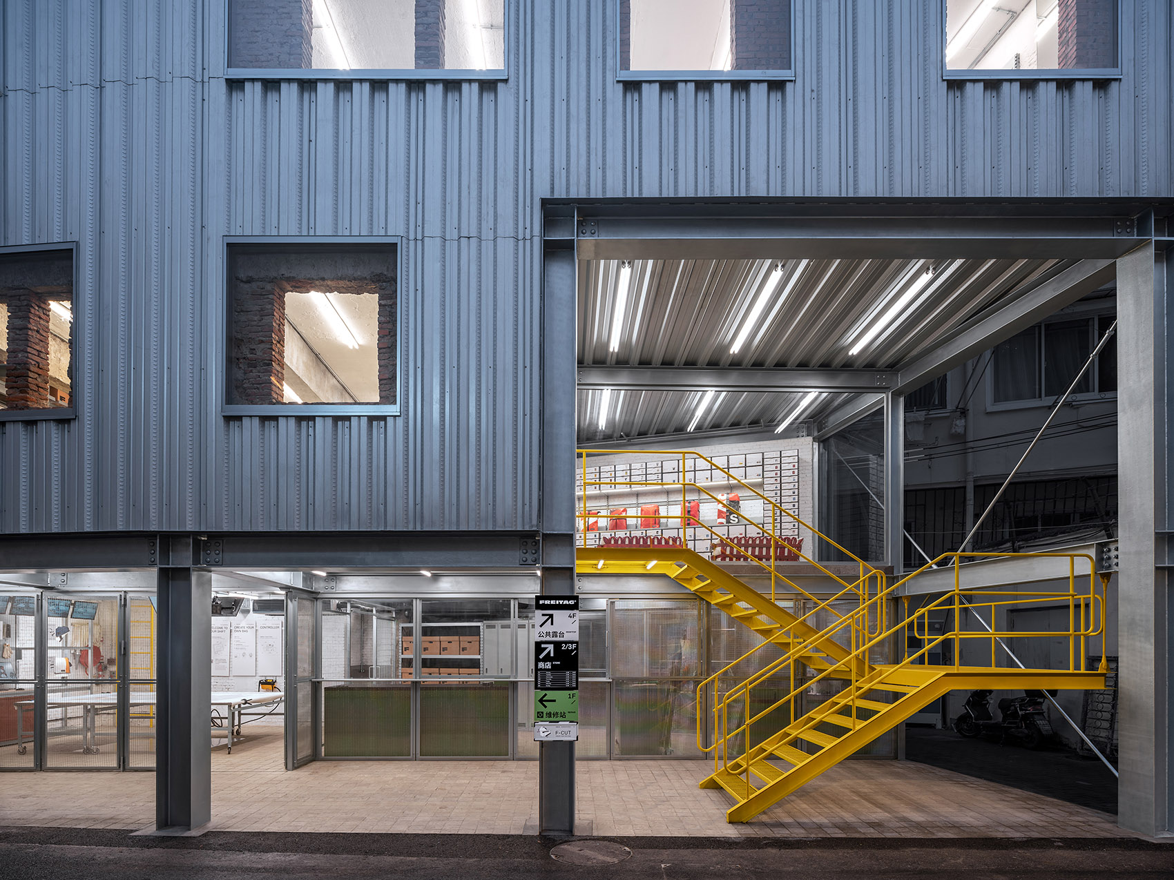 FREITAG STORE SHANGHAI by FREITAG and Kooo Architects - 谷德设计网