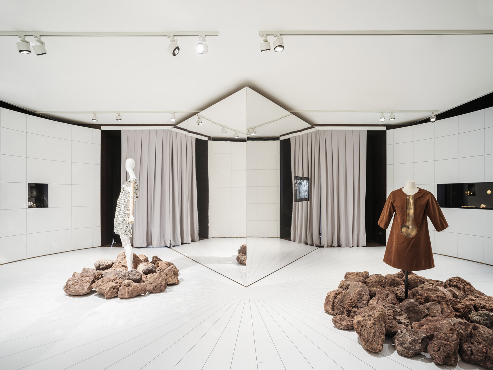 DIVA MUSEUM Scenography Design by Beyond Space - 谷德设计网