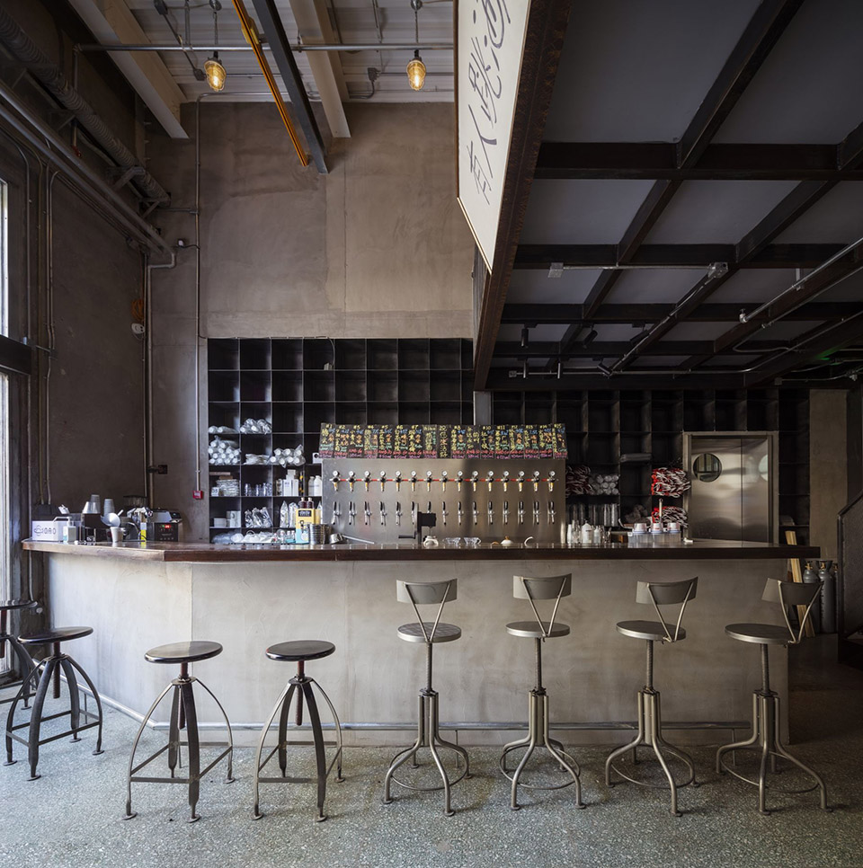 Coffee bar embedded in the hair salon by DAGA Architects - 谷德设计网