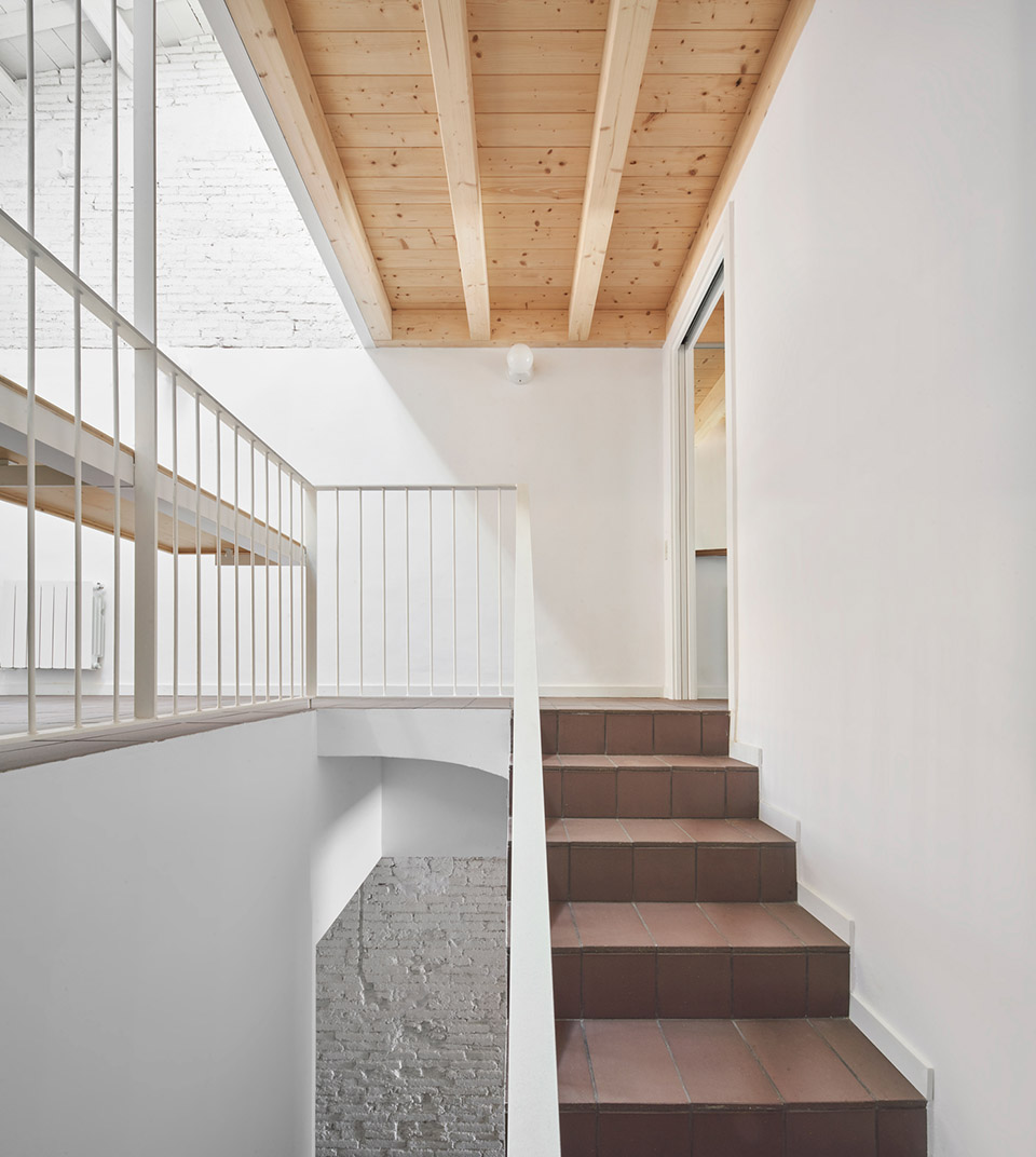 82SAN Renovation and expansion of a row house in the center of Terrassa ...