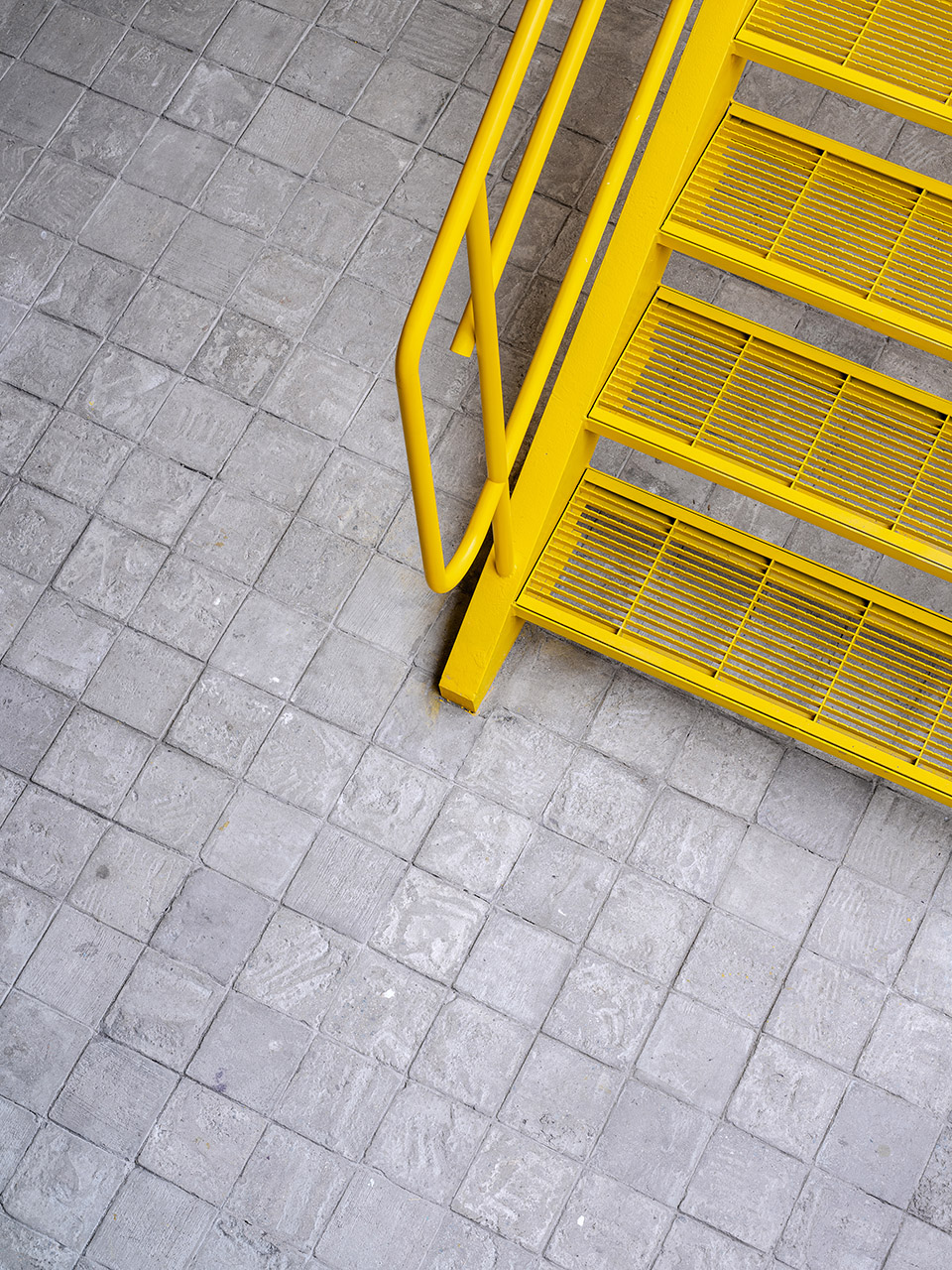 FREITAG STORE SHANGHAI by FREITAG and Kooo Architects - 谷德设计网