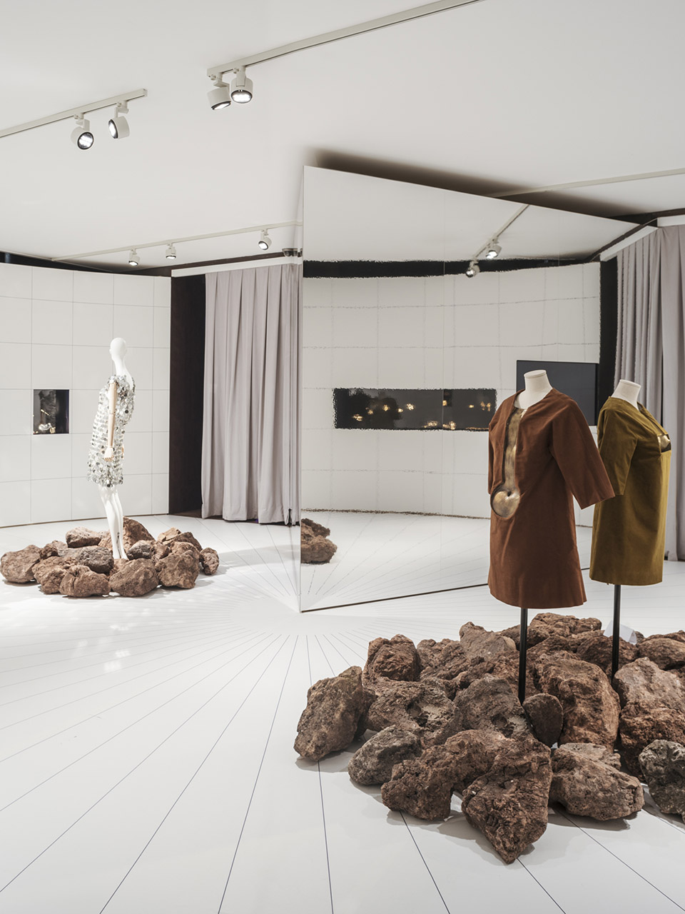 DIVA MUSEUM Scenography Design by Beyond Space - 谷德设计网