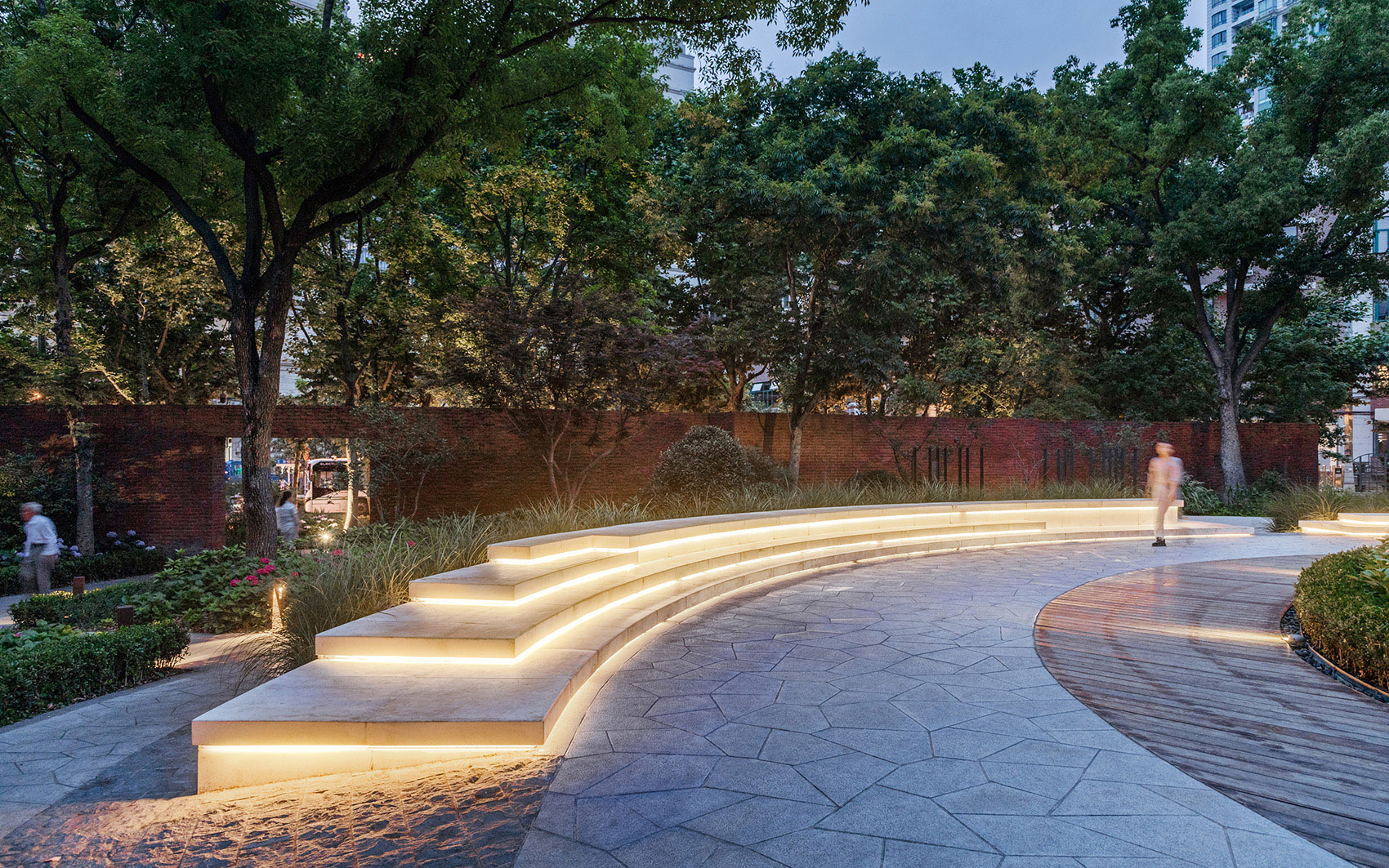 Caojiadu Garden Renovation，Shanghai by VIASCAPE design - 谷德设计网