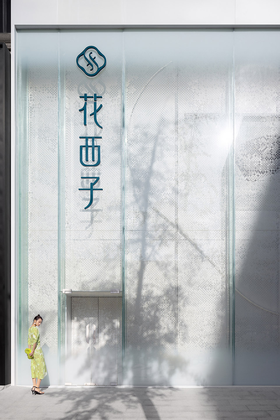 Hidden Garden – Florasis’s first global flagship store by Leaping ...