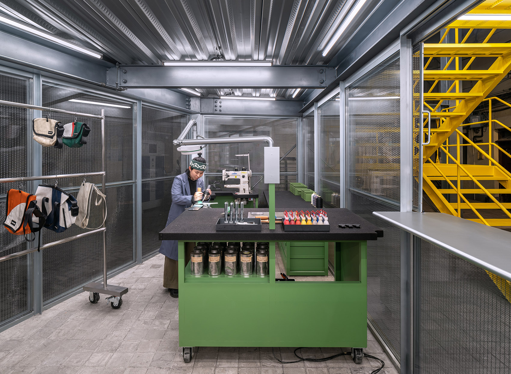 FREITAG STORE SHANGHAI by FREITAG and Kooo Architects - 谷德设计网