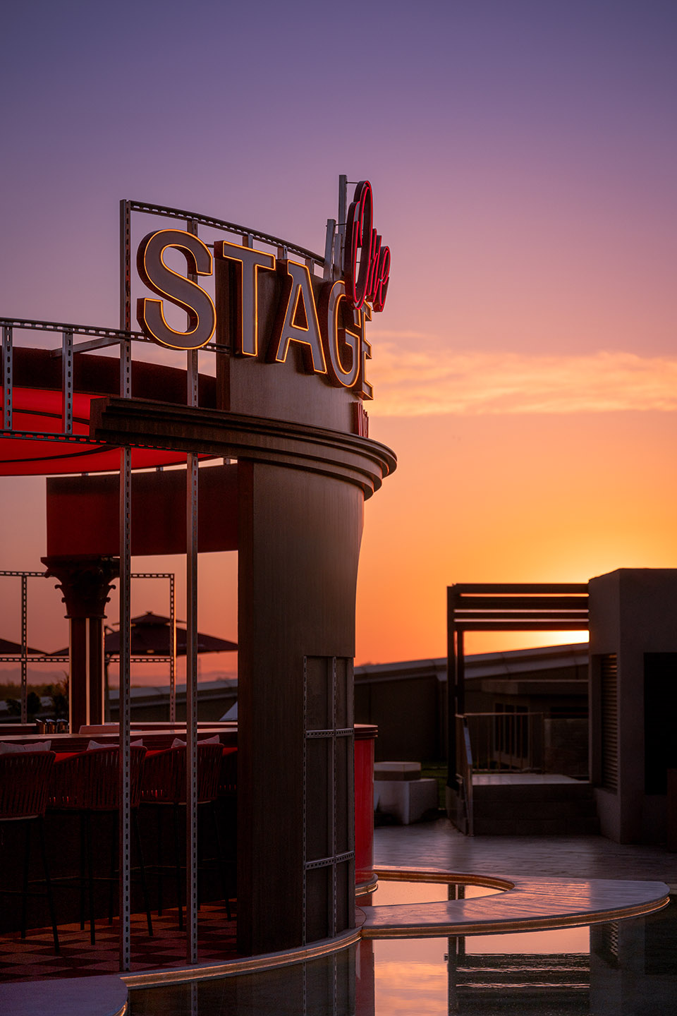 STAGEONE Mahua FunAge Immersive Drama Bar & STAGE ONE Terrace Bar by WAVE.GB - 谷德设计网