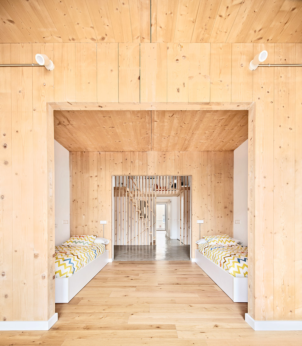 95PLA Renovation and expansion of a row house by Vallribera Noray ...