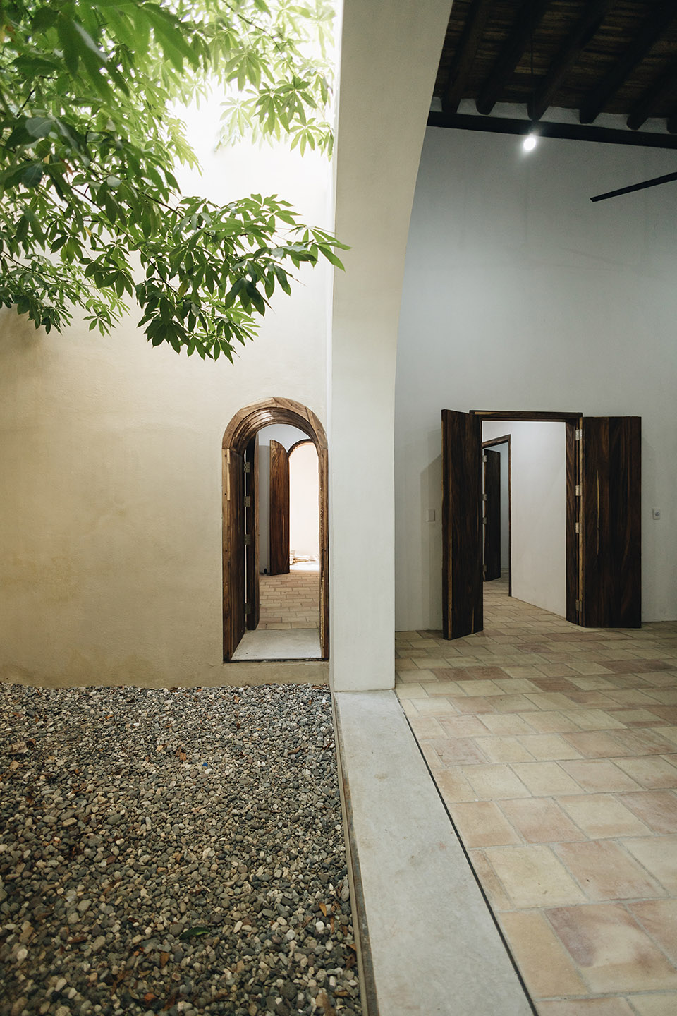 Reconstruction of The Gabriel López Chiñas library by ROOTSTUDIO - 谷德设计网