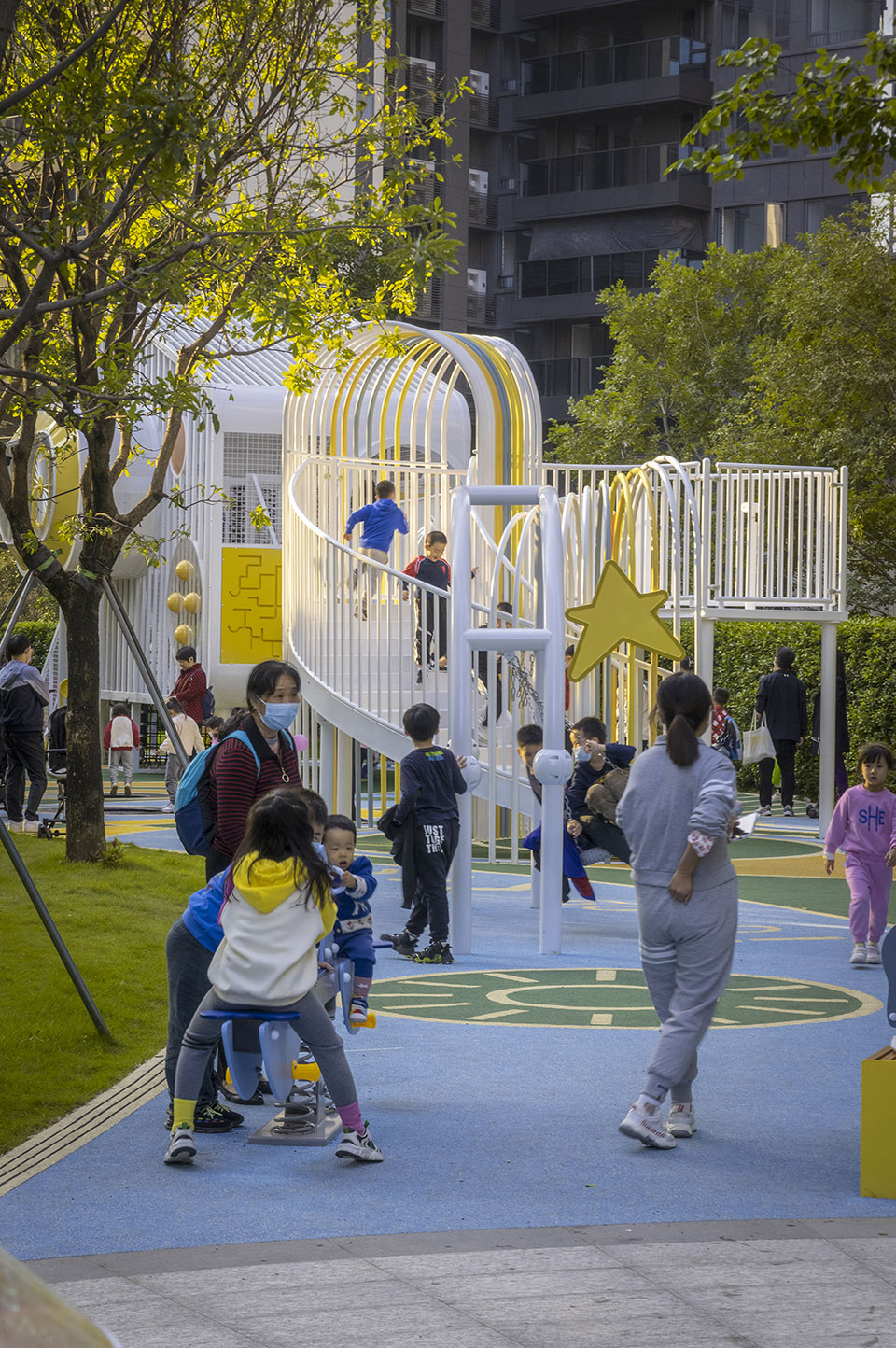 Shenzhen Yanlord Four Seasons New Gardens, China by CICADA + PUYU ...