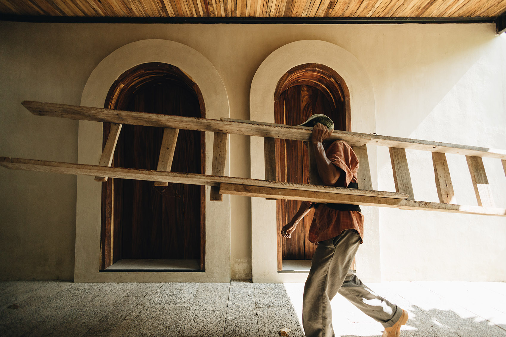 Reconstruction of The Gabriel López Chiñas library by ROOTSTUDIO - 谷德设计网