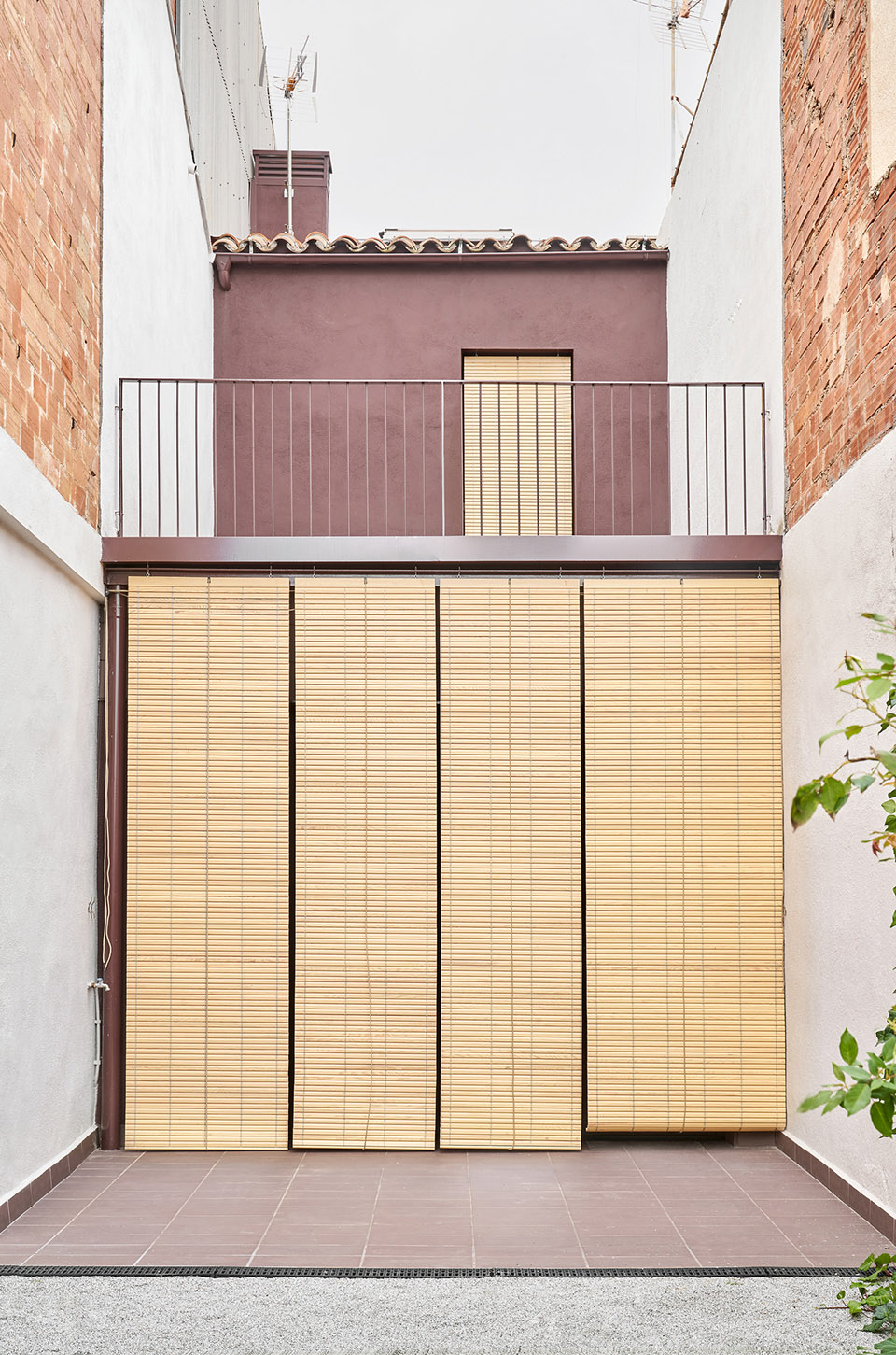 82SAN Renovation and expansion of a row house in the center of Terrassa ...