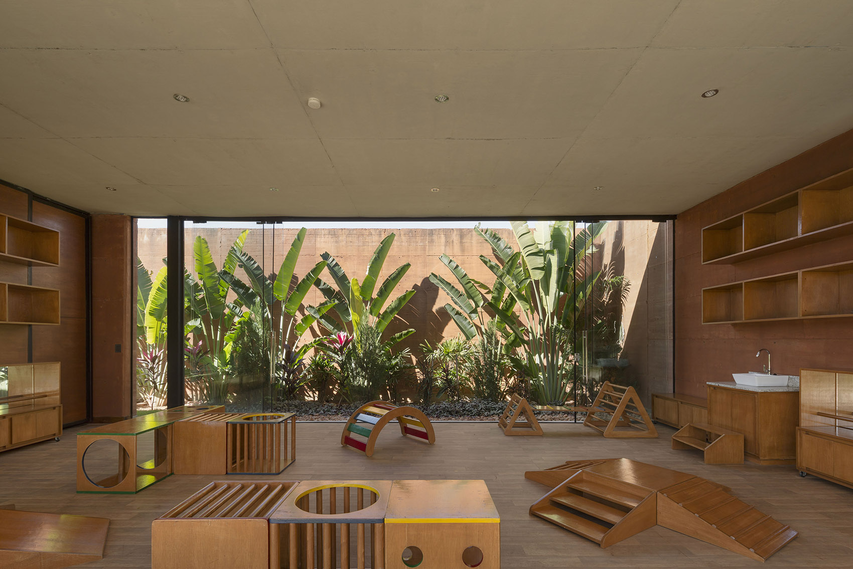 Child Care Center by Equipo de Arquitectura - 谷德设计网