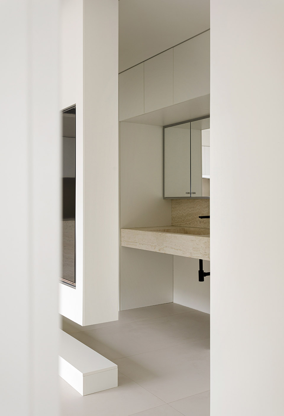 Between the lines, China by CHENJING DESIGN - 谷德设计网