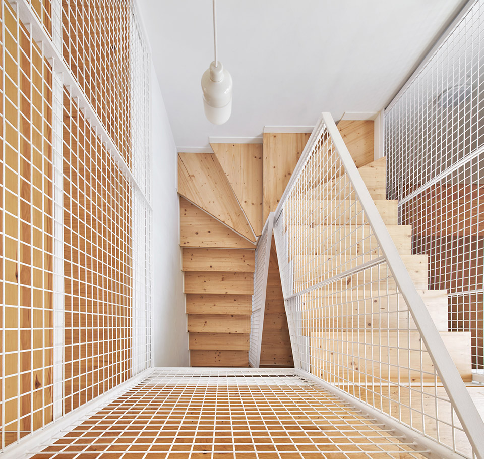 100JOA New construction of a row house in Mataró by Vallribera Noray ...