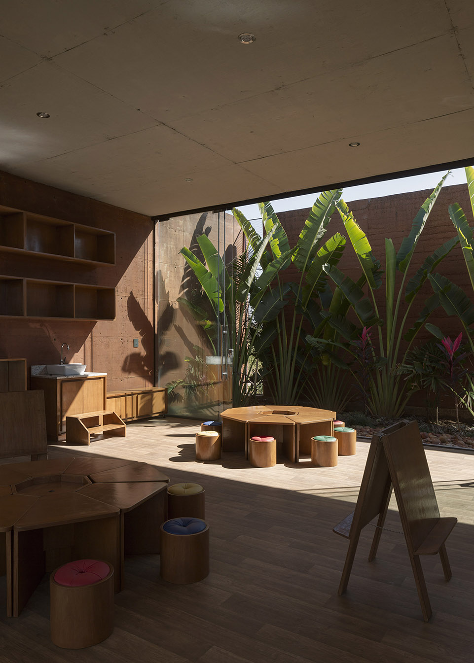 Child Care Center by Equipo de Arquitectura - 谷德设计网