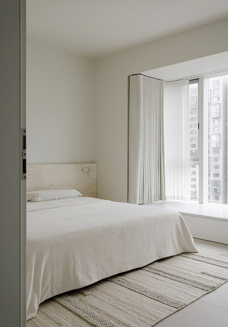 Between the lines, China by CHENJING DESIGN - 谷德设计网