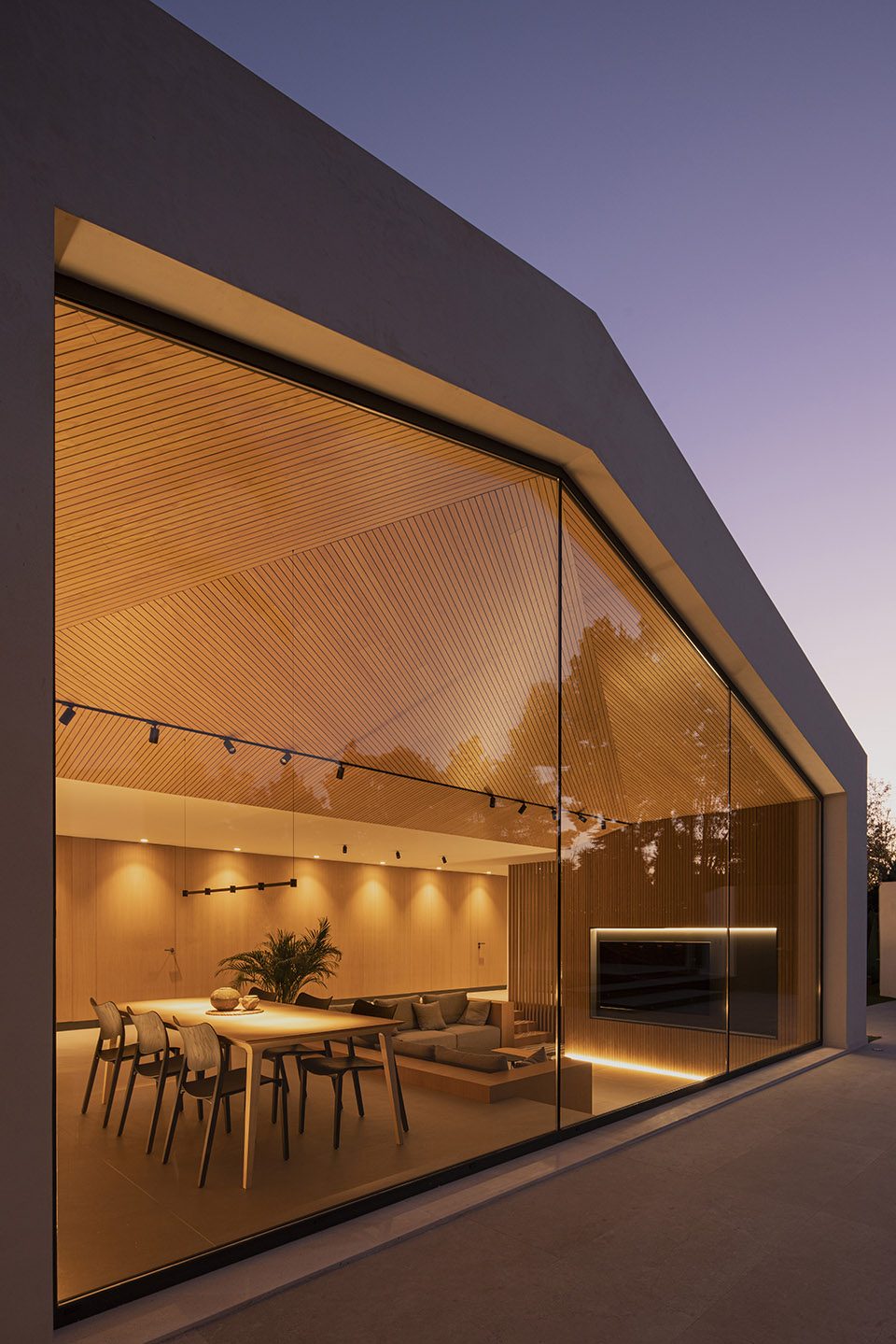 Home Refurbishment for Alejandro and Inma by Pablo Muñoz Payá ...