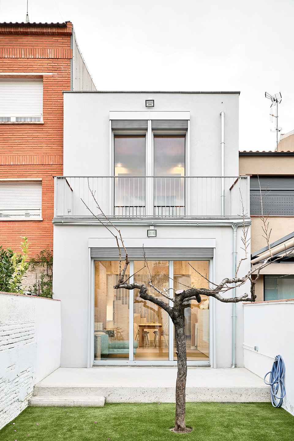 95PLA Renovation and expansion of a row house by Vallribera Noray ...