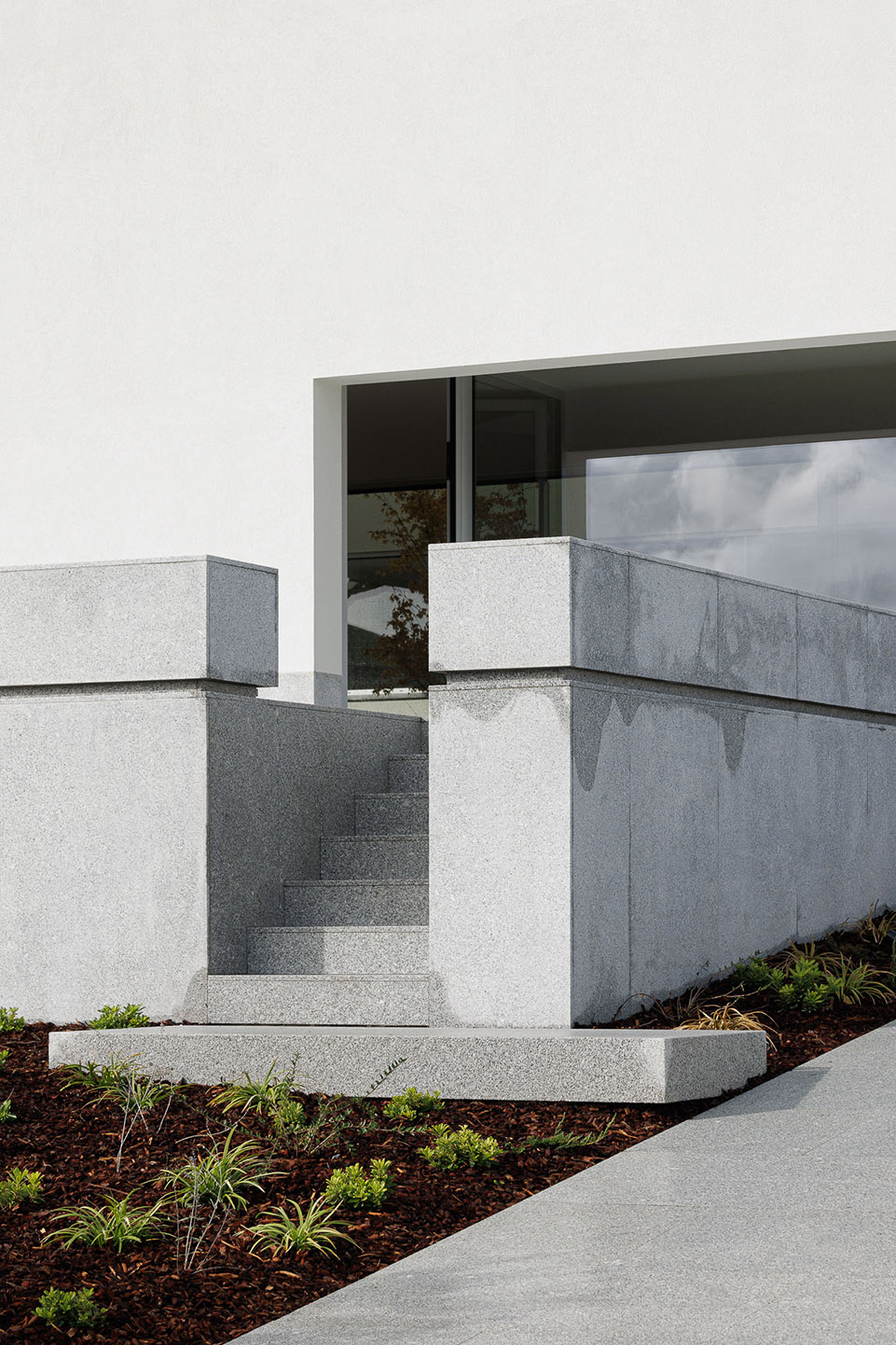 House in Santa Marinha by Helder da Rocha Arquitectos - 谷德设计网