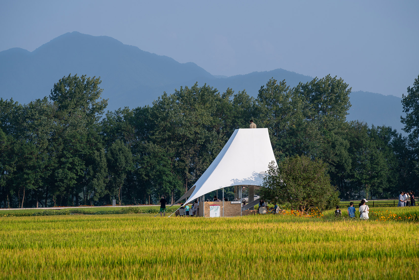 Tower Pavilion In Paddy Fields by JumpingHouseLab - 谷德设计网