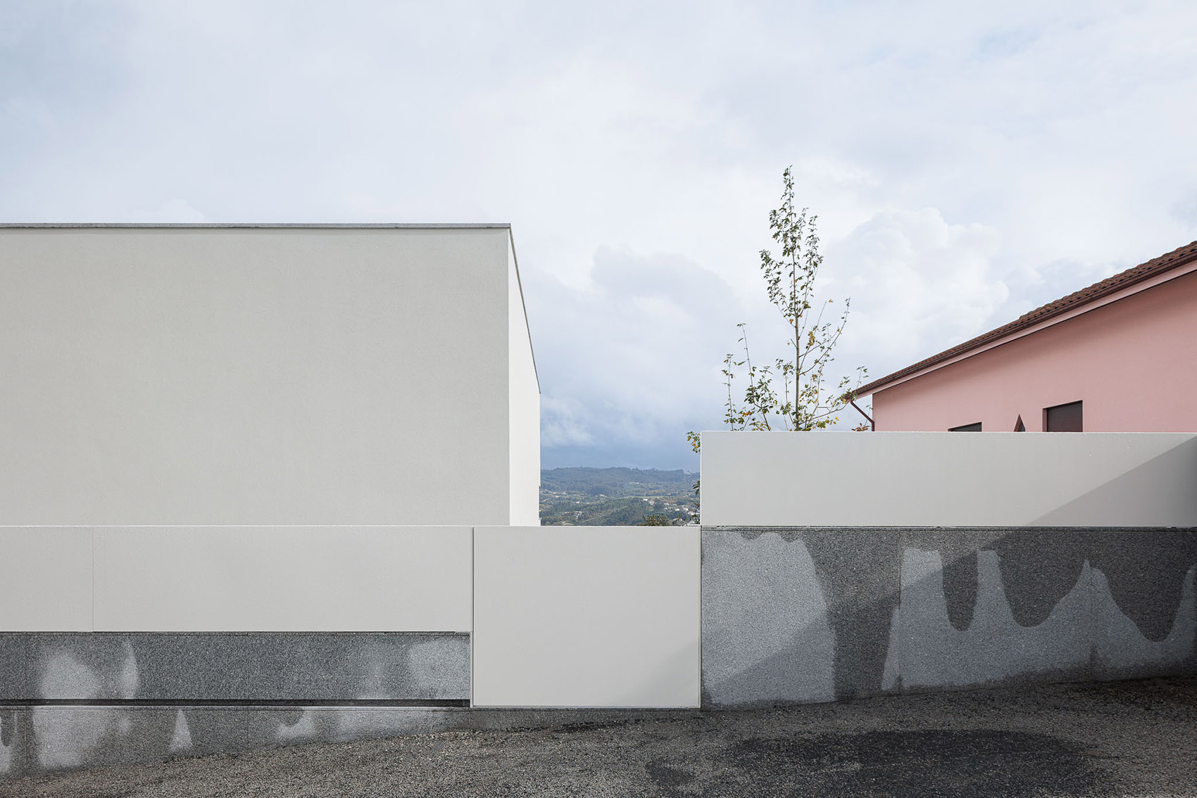 House in Santa Marinha by Helder da Rocha Arquitectos - 谷德设计网