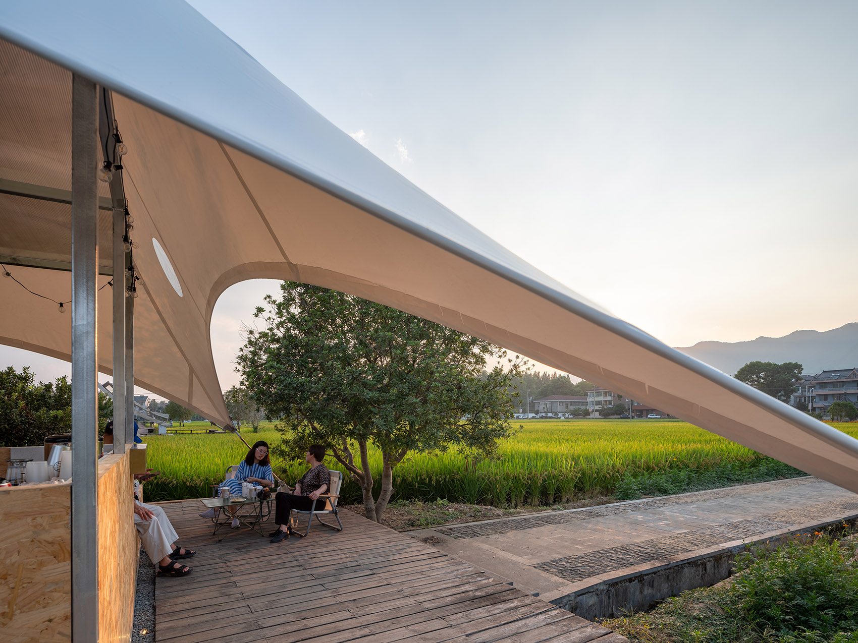 Tower Pavilion In Paddy Fields by JumpingHouseLab - 谷德设计网