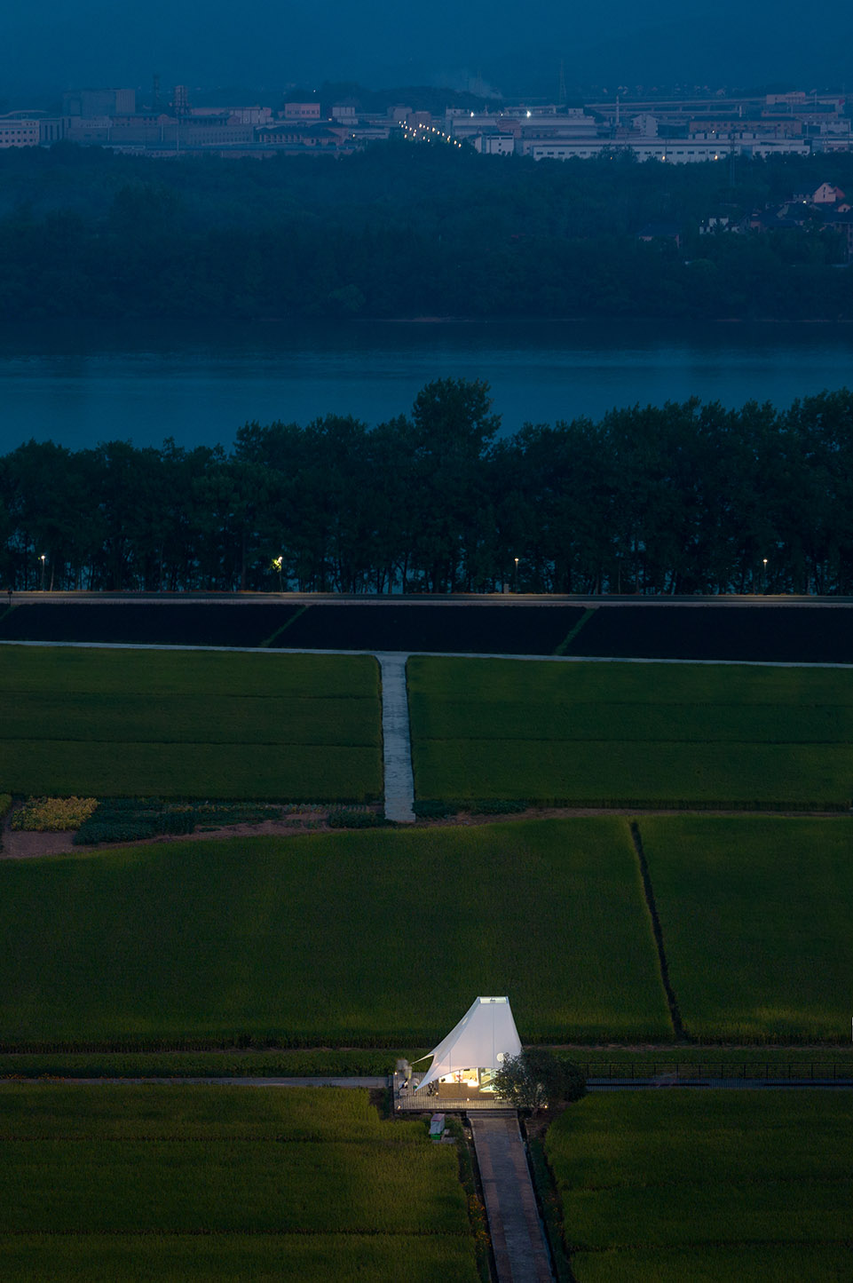 Tower Pavilion In Paddy Fields by JumpingHouseLab - 谷德设计网