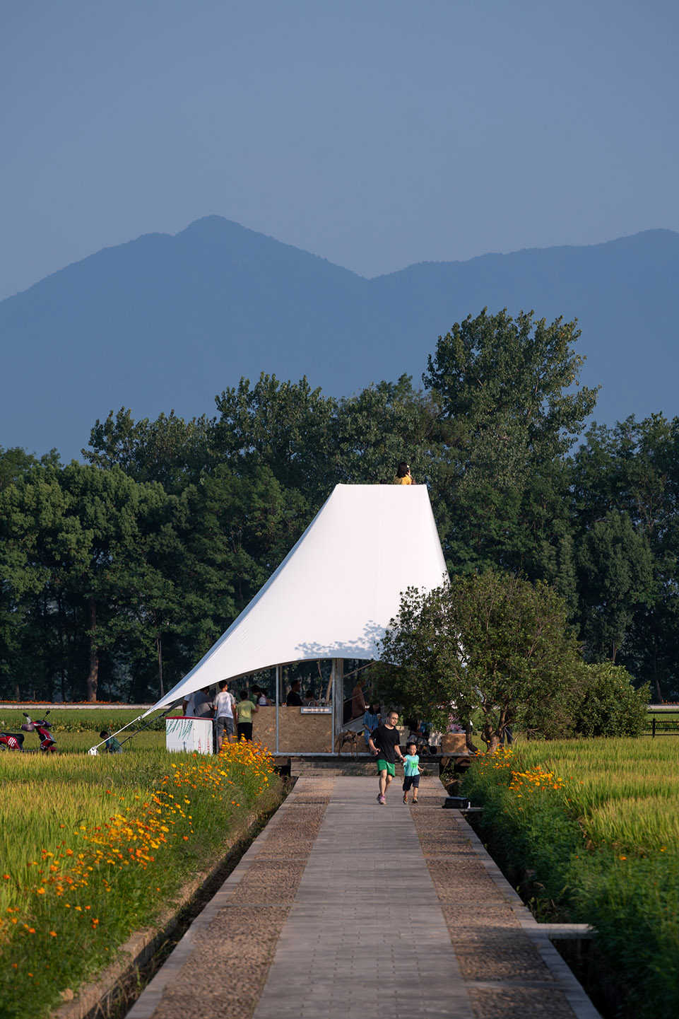 Tower Pavilion In Paddy Fields by JumpingHouseLab - 谷德设计网