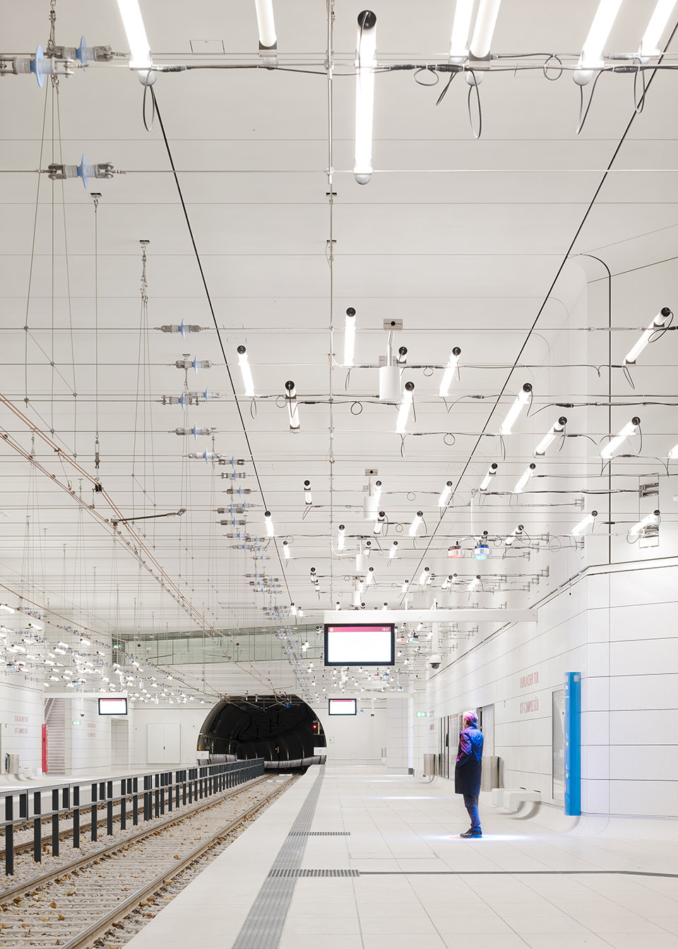 Light Rail Tunnel Karlsruhe by allmannwappner - 谷德设计网