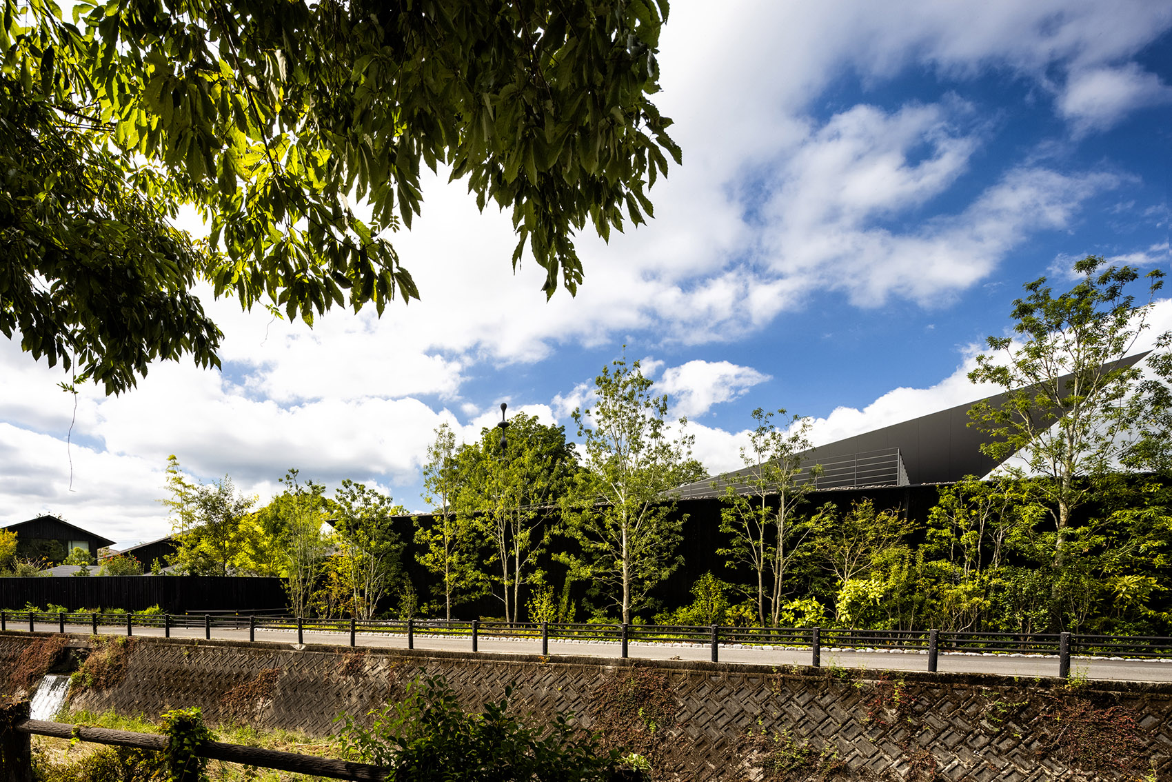 Comico Art Museum Yufuin Annex by Kengo Kuma and Associates - 谷德设计网