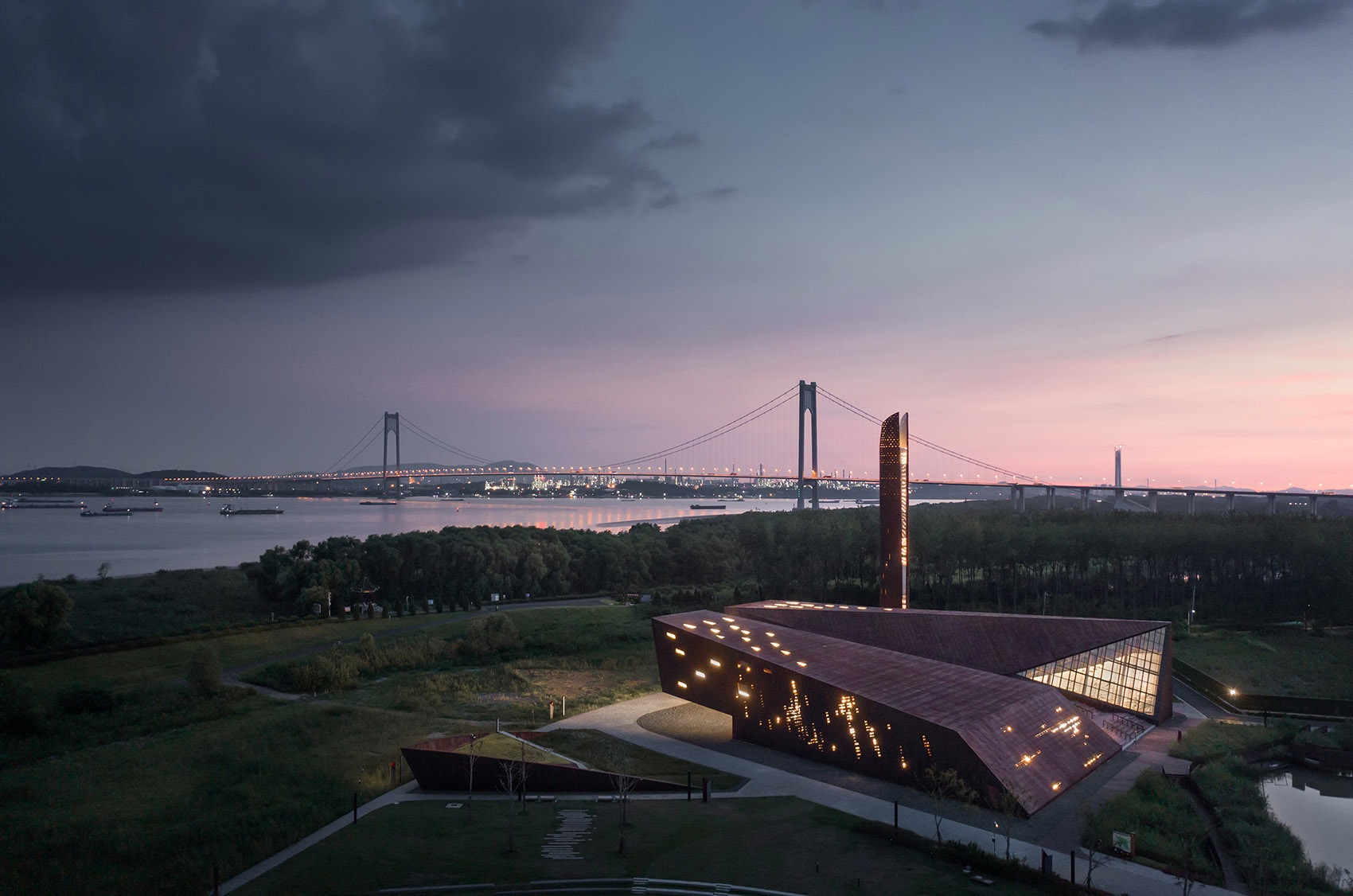 Yangtze River Crossing Campaign Memorial Park by Atelier Zhou Ling - 谷德设计网