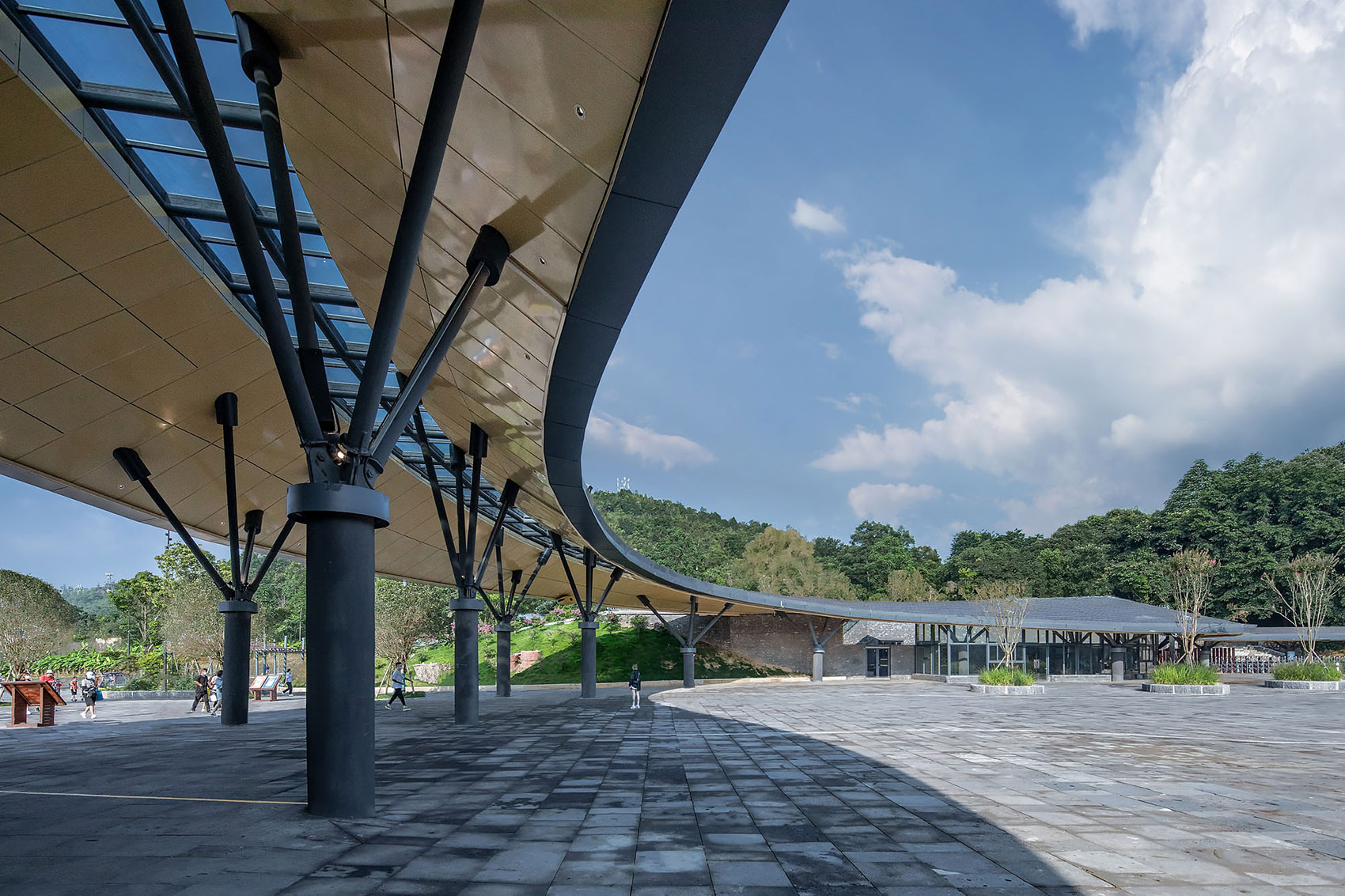 Tourist Center of Huangguoshu Scenic Area by CAUPD + AEPA&TSC - 谷德设计网