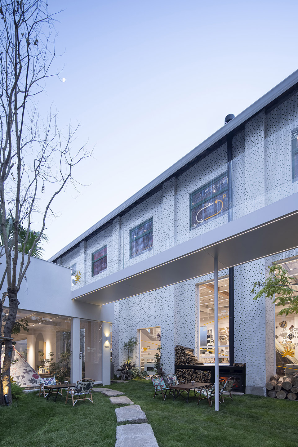 BACKROAD Outdoor collection shop by Hangzhou Guantang Interior Design ...