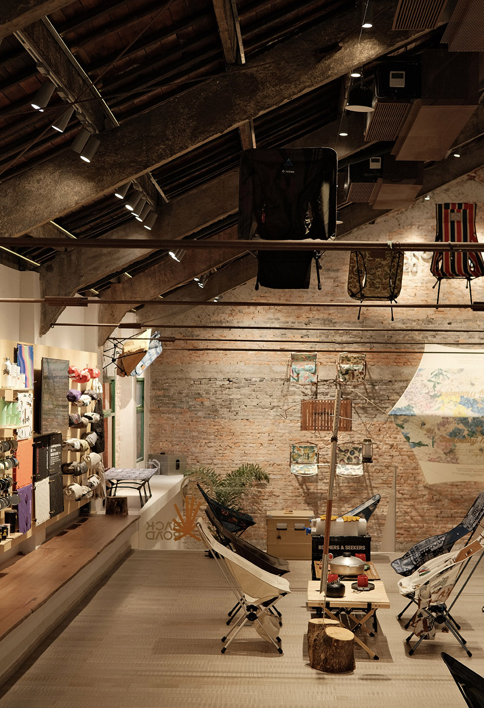 BACKROAD Outdoor collection shop by Hangzhou Guantang Interior Design ...