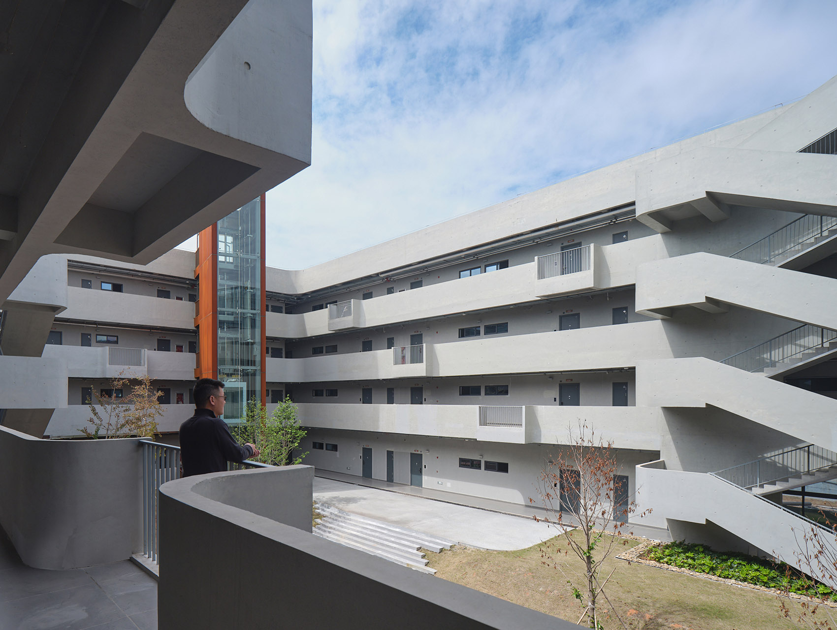 Student Community Center at Yangtze Delta Region Institute (Quzhou) of ...