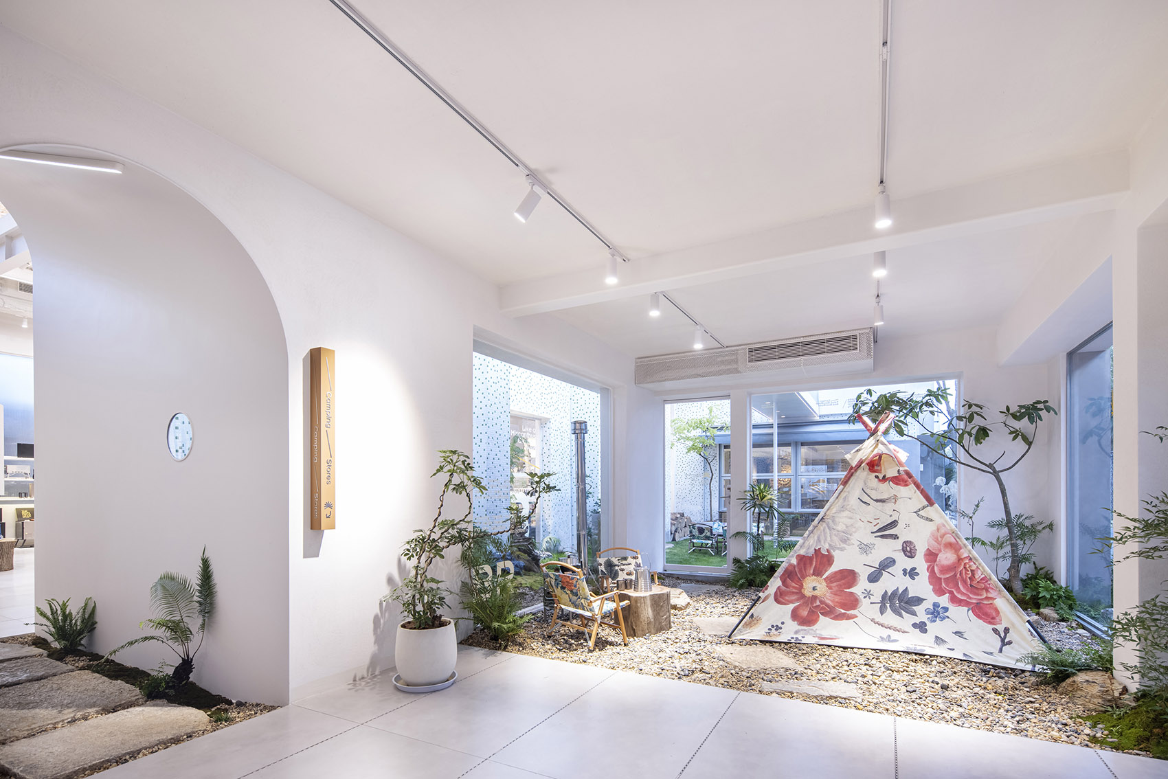 BACKROAD Outdoor collection shop by Hangzhou Guantang Interior Design ...