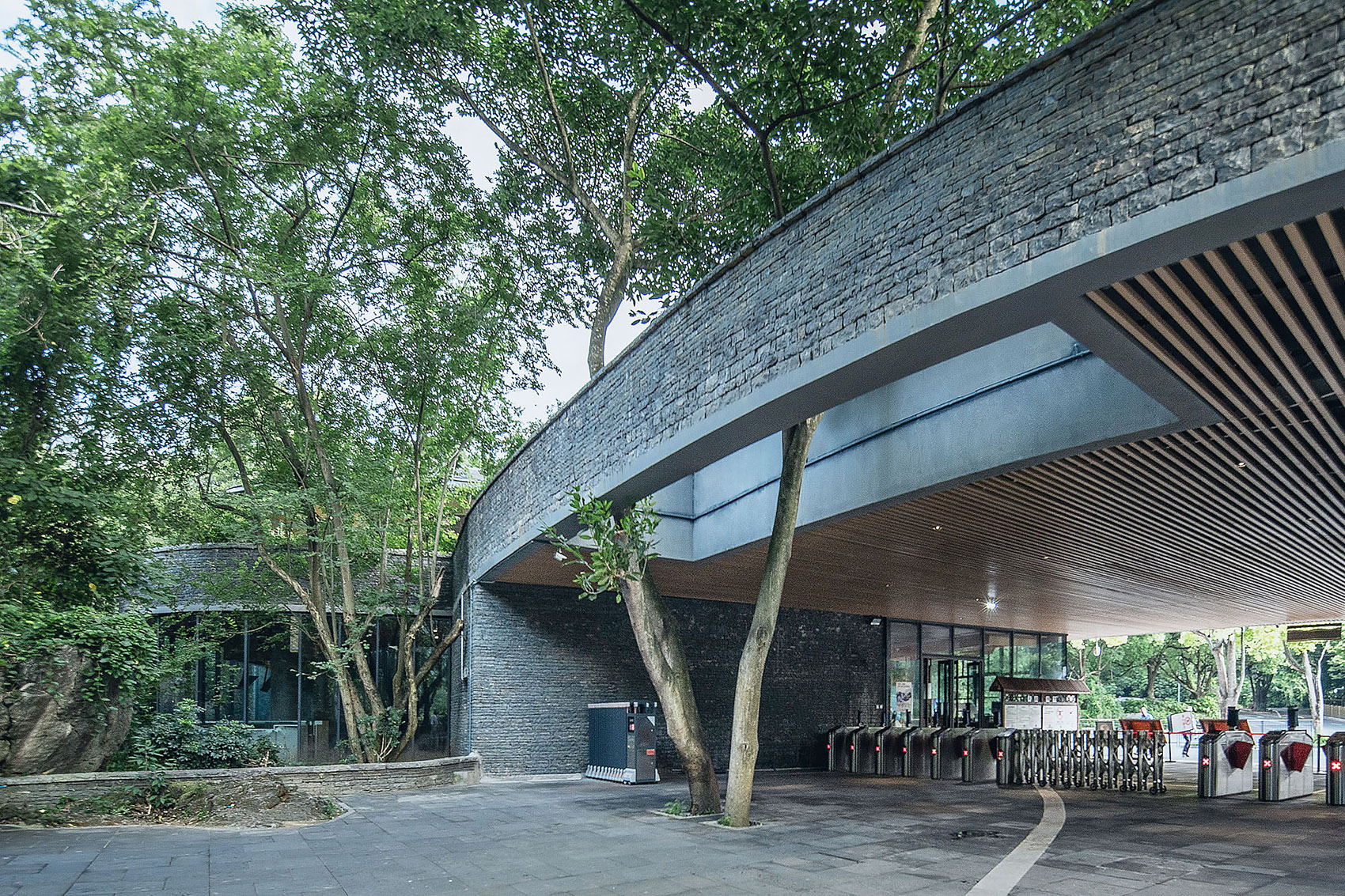 Tourist Center of Huangguoshu Scenic Area by CAUPD + AEPA&TSC - 谷德设计网
