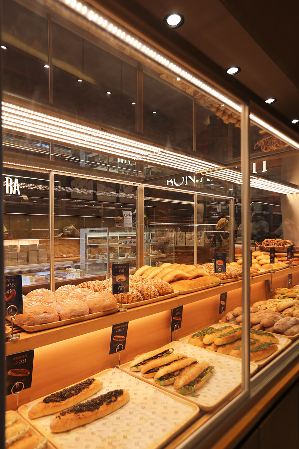 BA New French baking brand space by Whatever Design Office - 谷德设计网