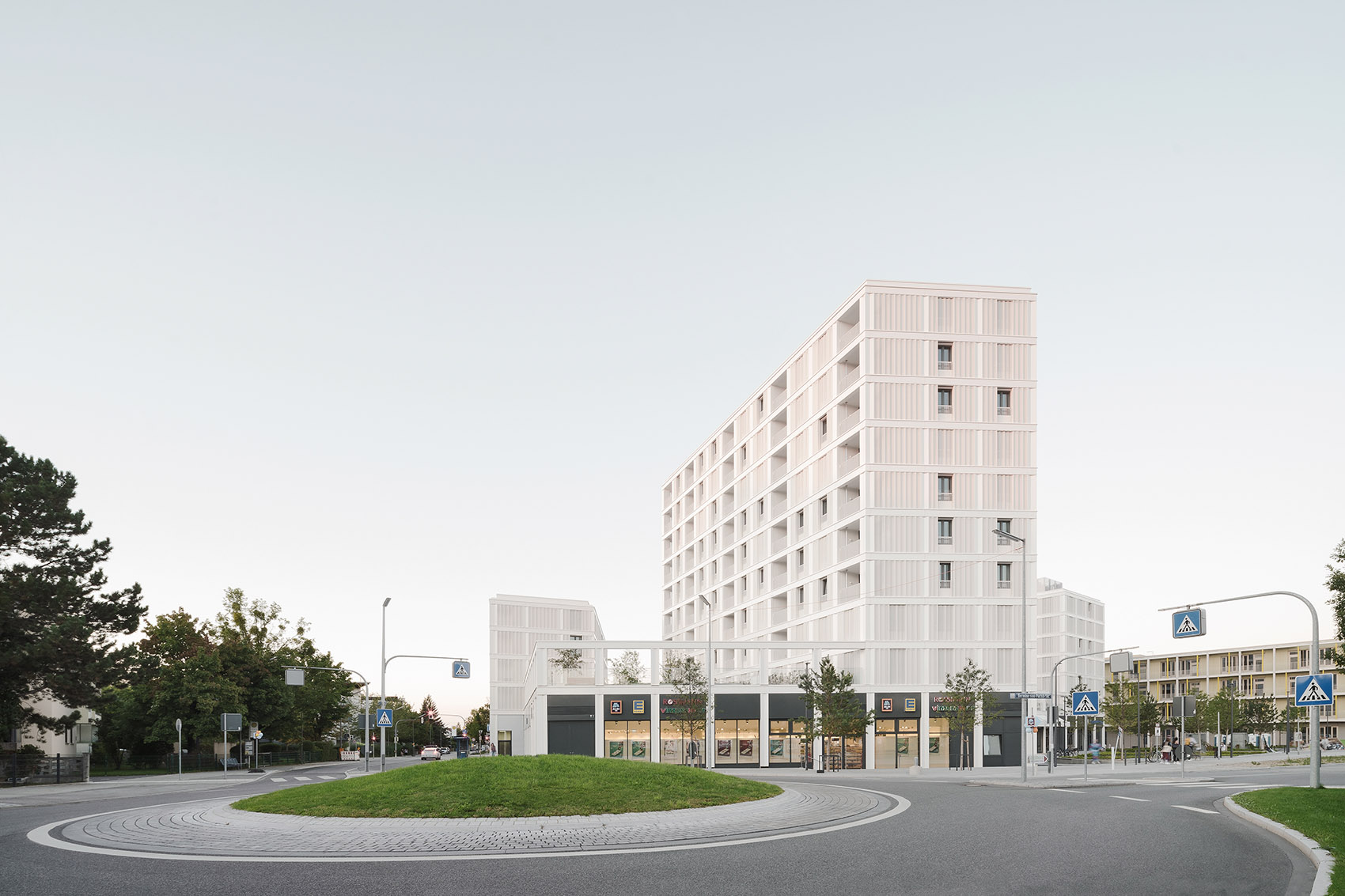 Paul-Gerhardt-Allee住宅商业综合体，德国 / allmannwappner - 谷德设计网