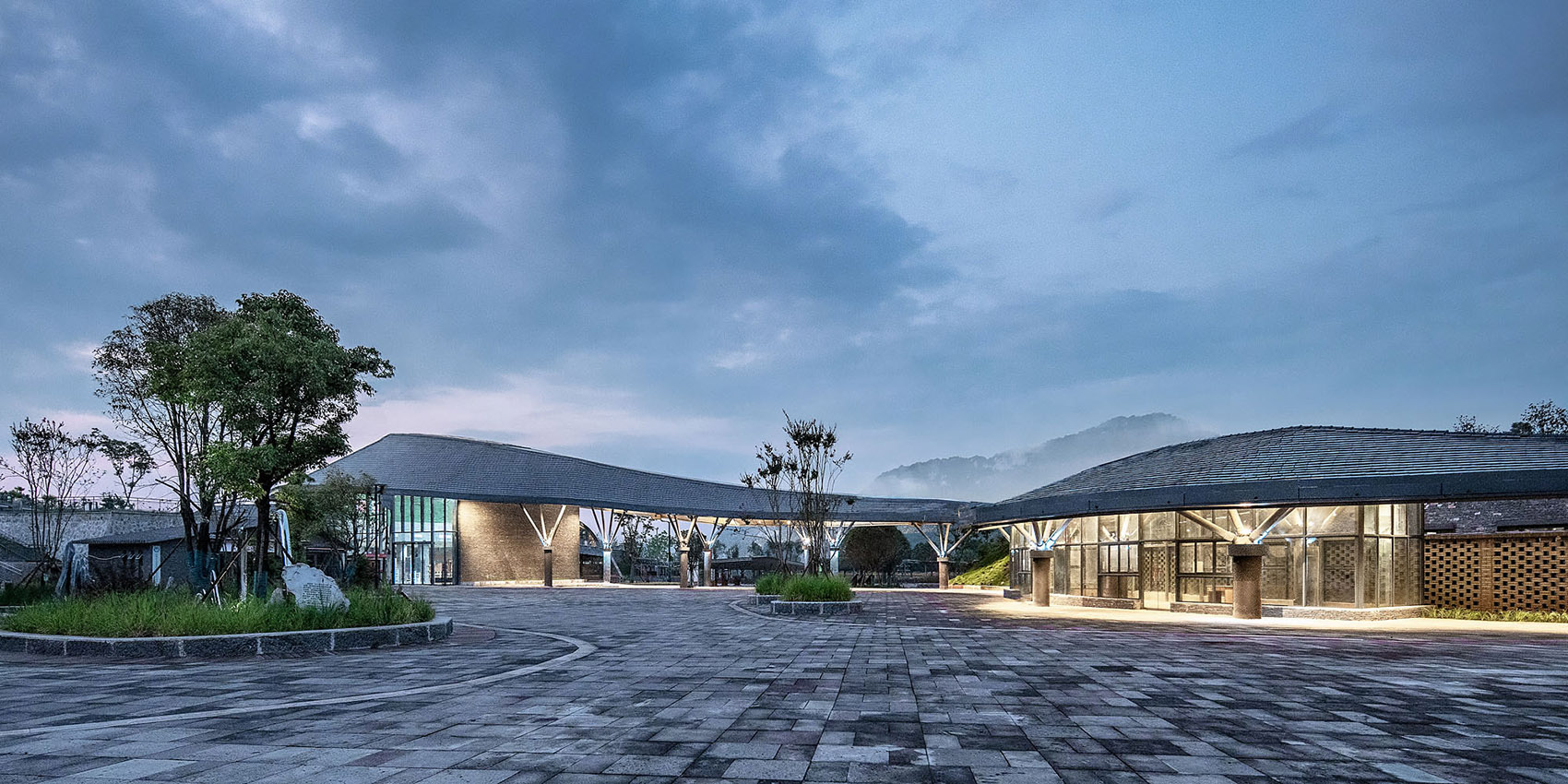 Tourist Center of Huangguoshu Scenic Area by CAUPD + AEPA&TSC - 谷德设计网