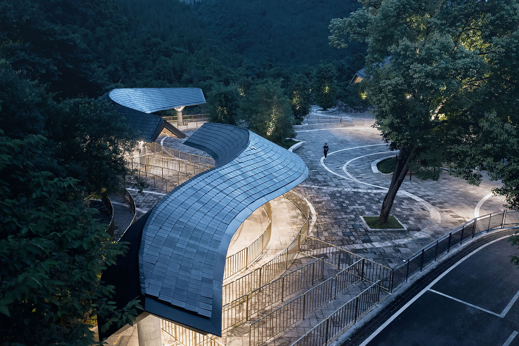 Tourist Center of Huangguoshu Scenic Area by CAUPD + AEPA&TSC - 谷德设计网