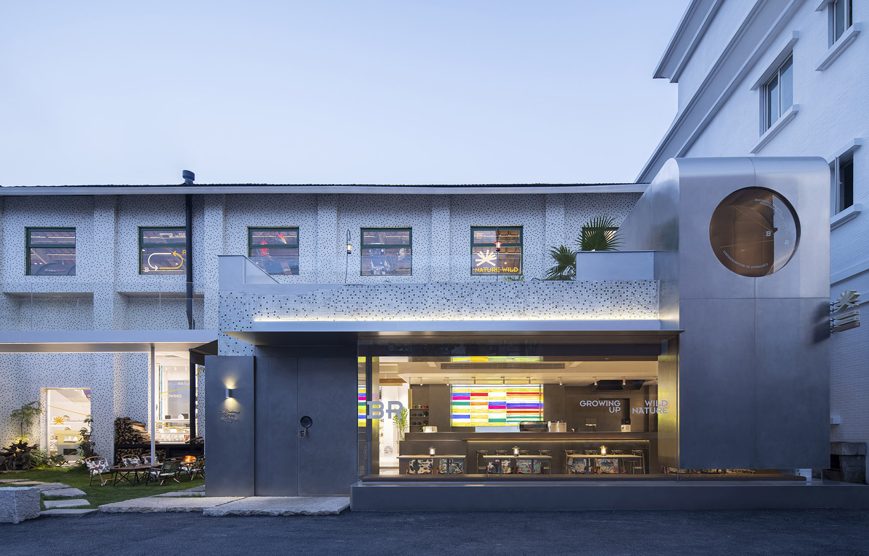 BACKROAD Outdoor collection shop by Hangzhou Guantang Interior Design ...