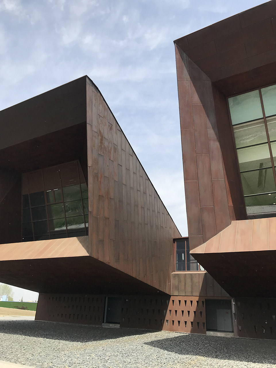 Yangtze River Crossing Campaign Memorial Park by Atelier Zhou Ling - 谷德设计网