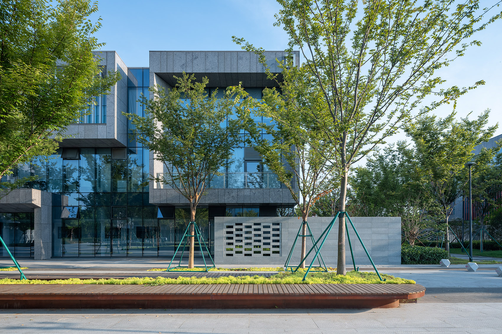 North Office Park of Zhejiang University International Campus in ...