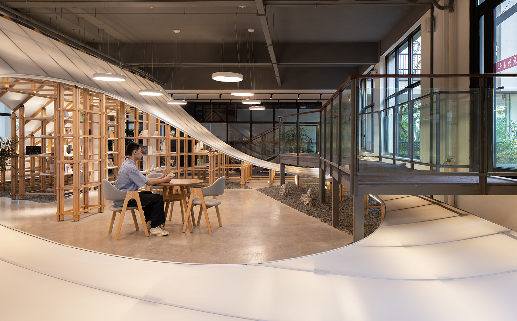 “Book mountain” — Xinhua bookstore by Ray & Emilio studio - 谷德设计网