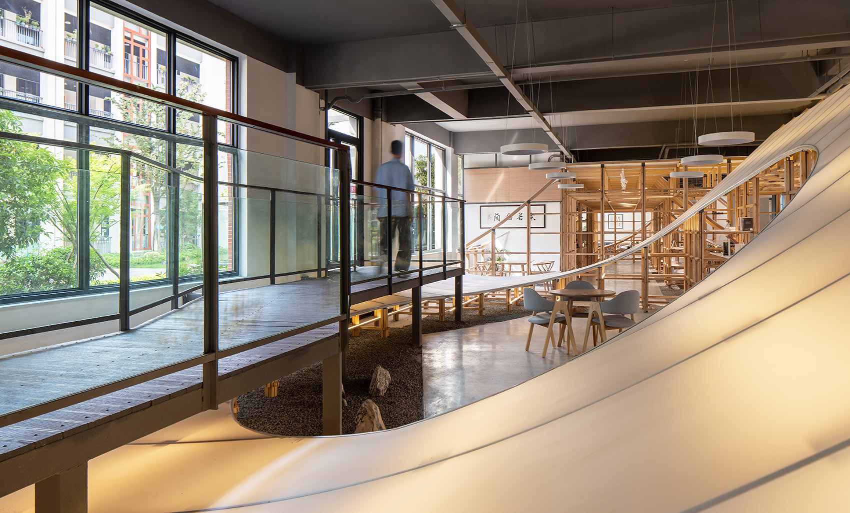 “Book mountain” — Xinhua bookstore by Ray & Emilio studio - 谷德设计网