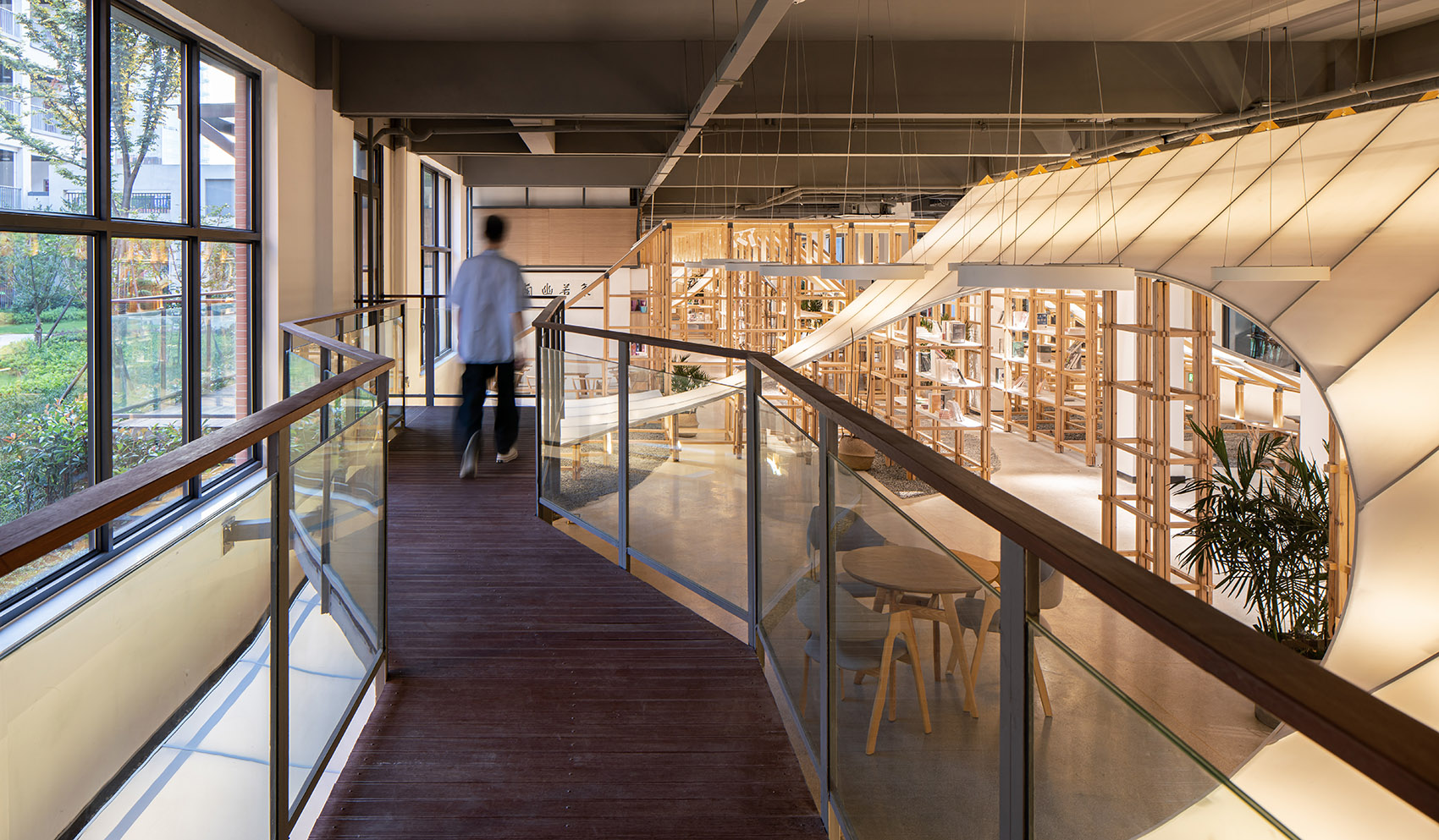 “Book mountain” — Xinhua bookstore by Ray & Emilio studio - 谷德设计网